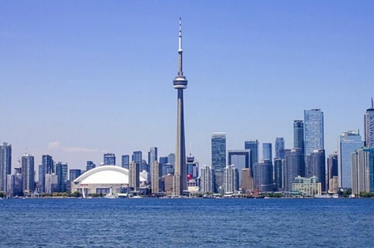 COMO É MORAR EM TORONTO - Fascinados por Transportes